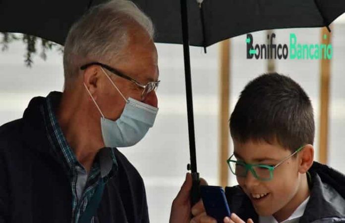 Bonifico del nonno ai nipoti, i controlli sono sempre in agguato