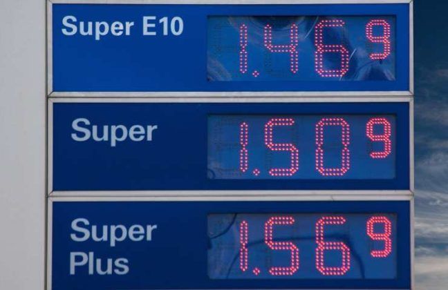 Prezzi della benzina in calo, il diesel ancora di più | Le nuove tariffe